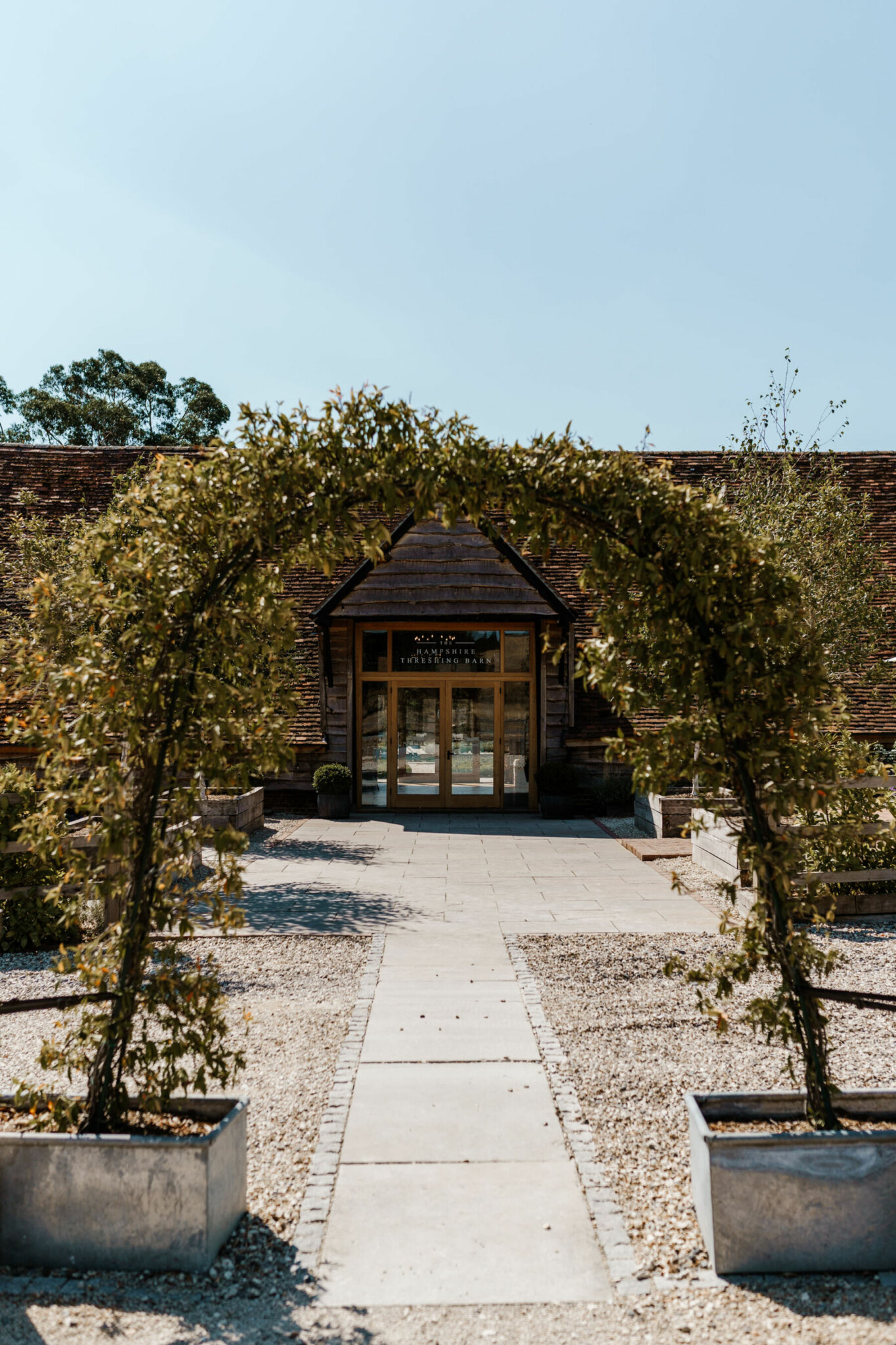 Classy & Elegant Silchester Farm Wedding // Suzanne Neville