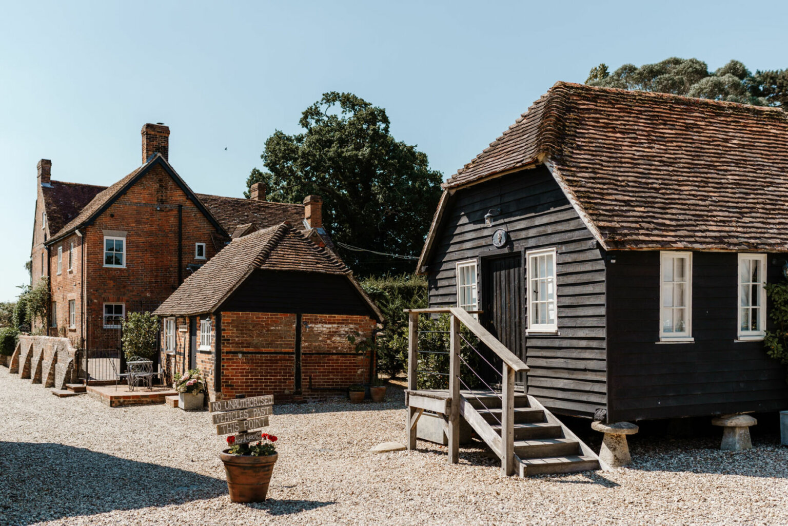 Classy & Elegant Silchester Farm Wedding // Suzanne Neville